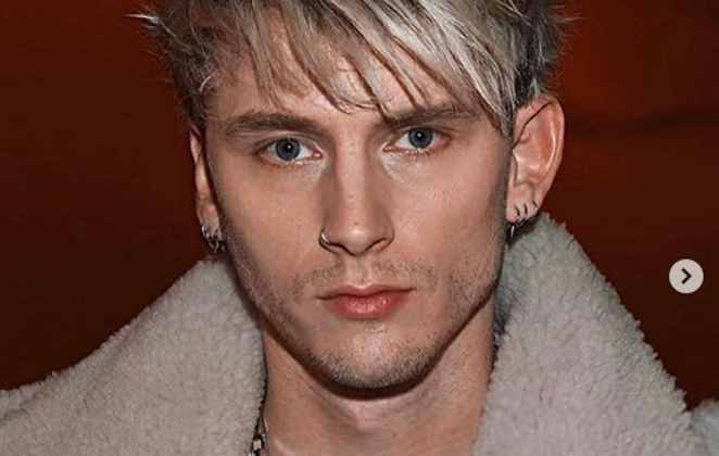 Novo namorado de Megan Fox chora a morte do pai - OFuxico