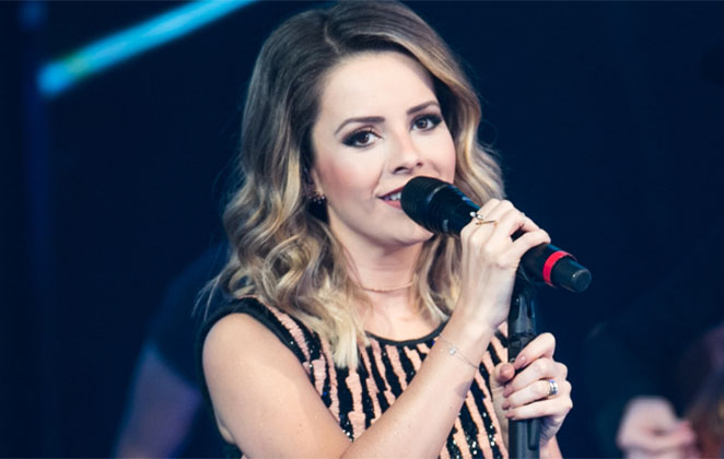 Sandy cai no riso ao revelar uma de suas novas habilidades. Saiba qual ...