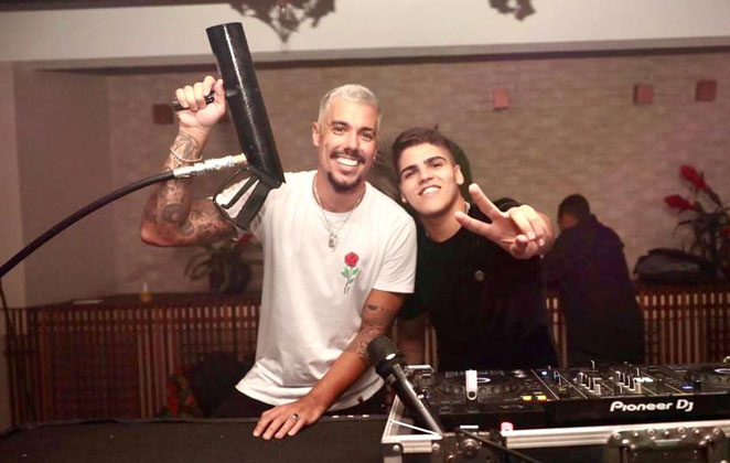 Lipe Ribeiro ganha festa surpresa antes de reality show - OFuxico