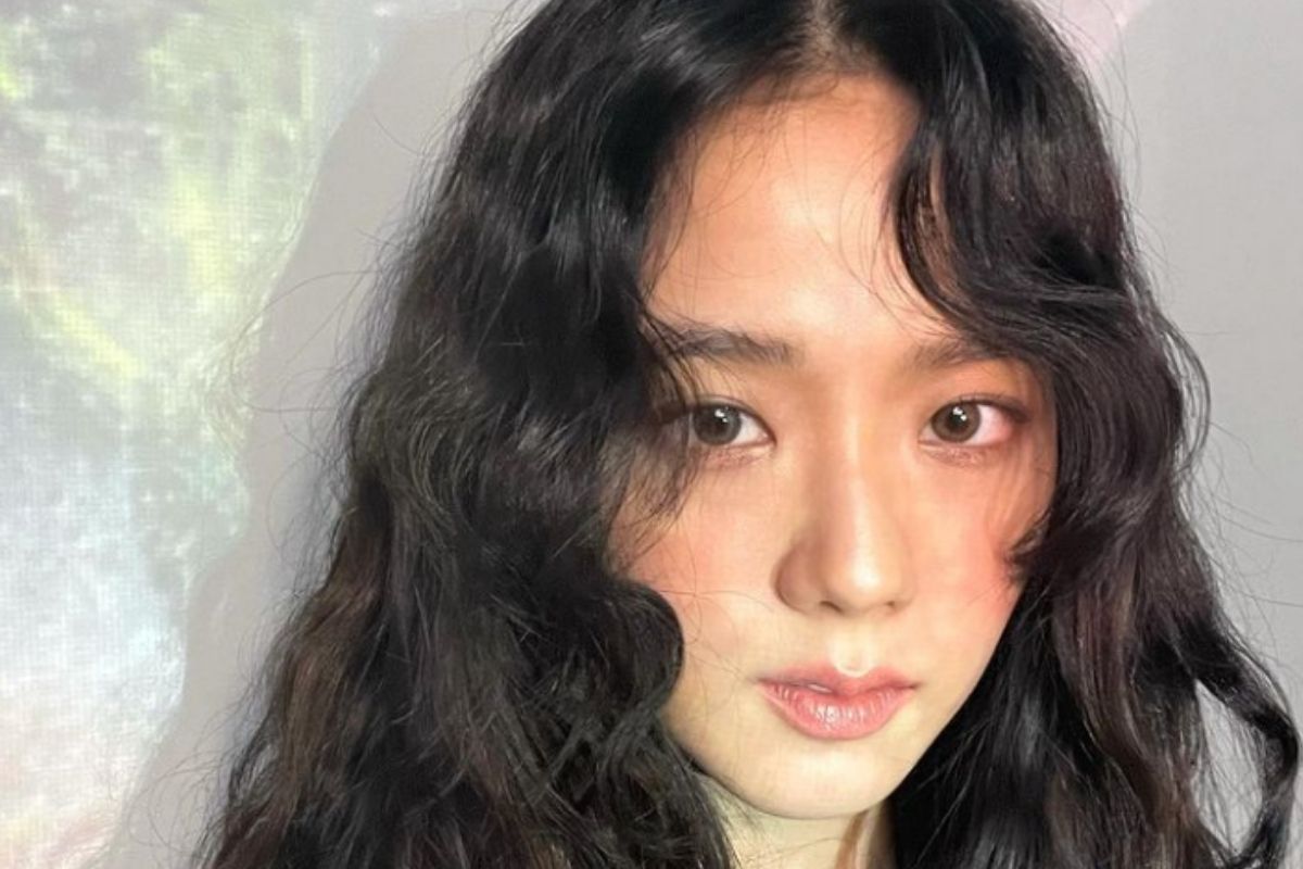 Jisoo, do BLACKPINK, é oficialmente apresentada como atriz