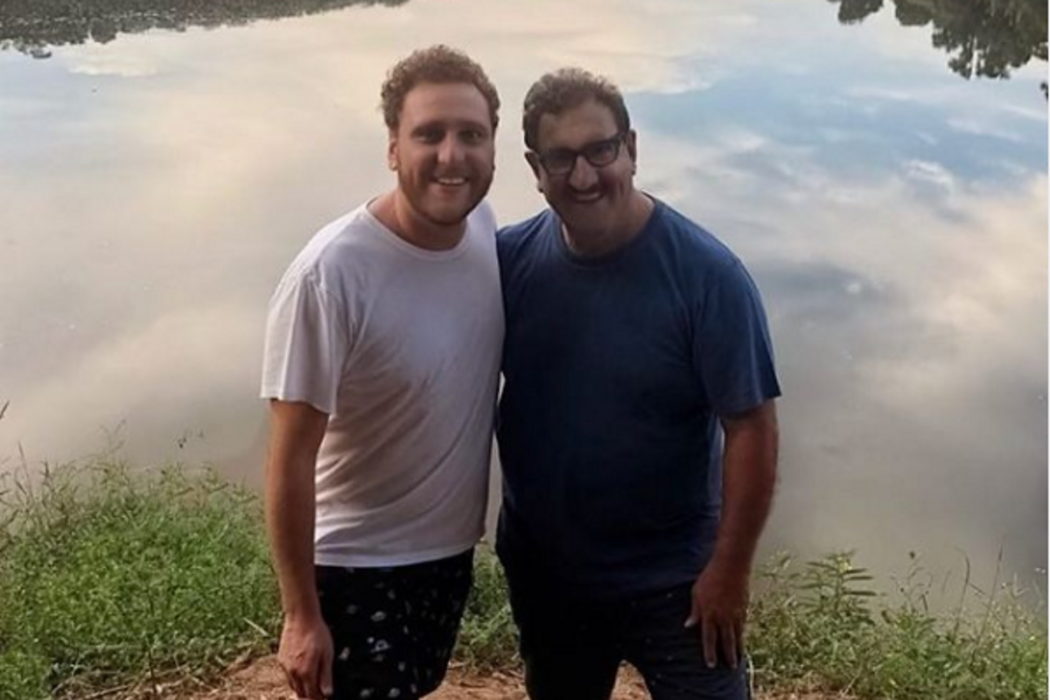 Ratinho surge em clique raro com filho e web reage - OFuxico