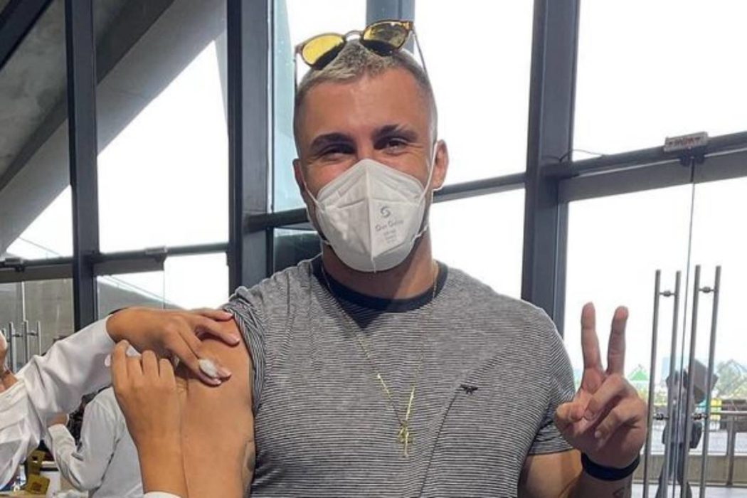 Arthur Picoli é vacinado contra a covid-19: ‘Salvam vidas’