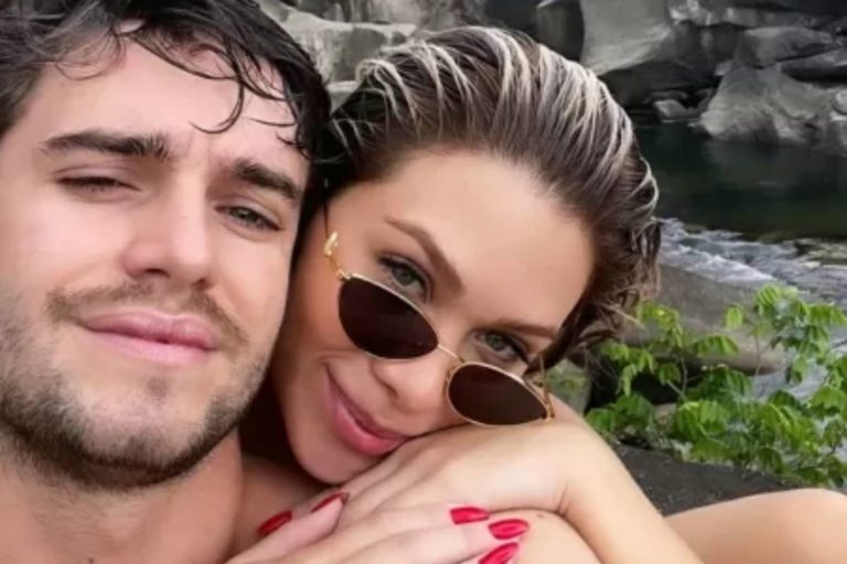 Voltaram? Flávia Pavanelli é vista aos beijos com ex-namorado