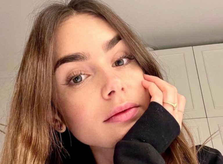 Atriz da série Emily em Paris é o novo rosto da Cartier