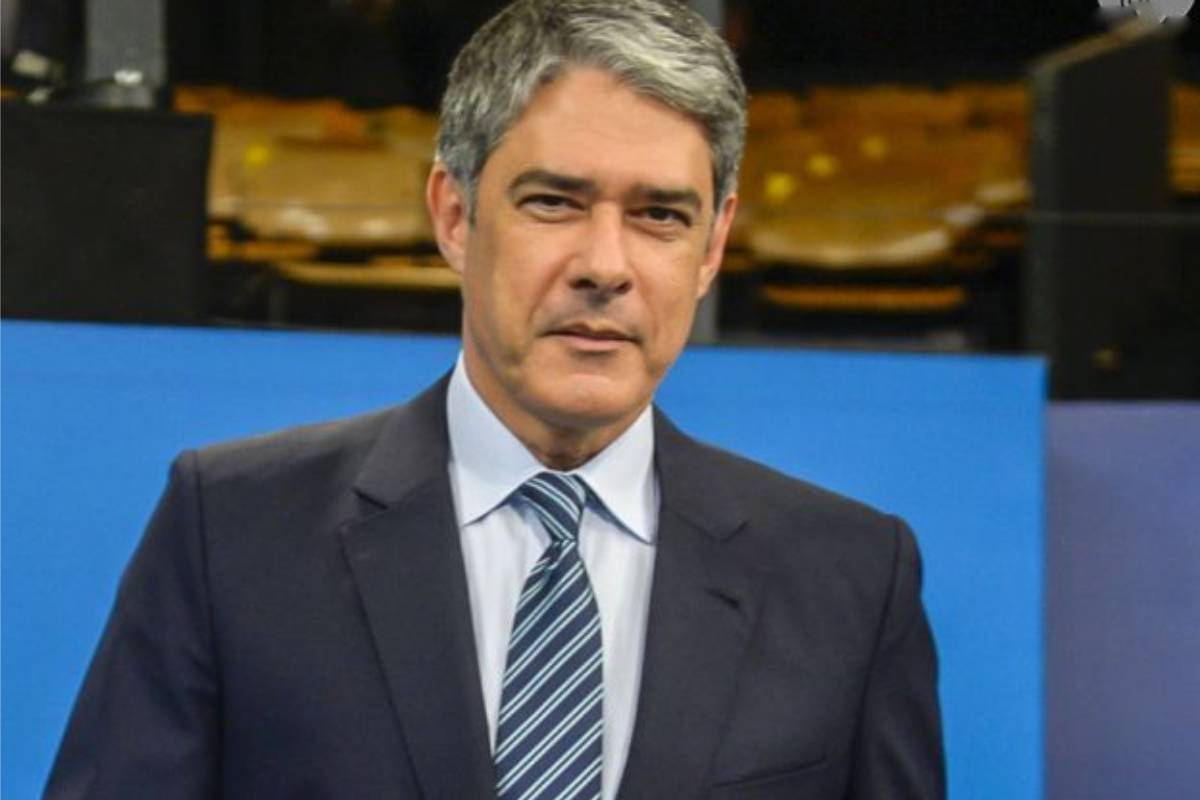 William Bonner esquece 'boa noite' e web não perdoa