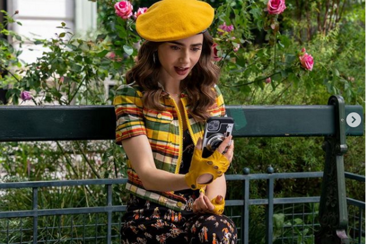 Netflix divulga imagens da segunda temporada de Emily em Paris