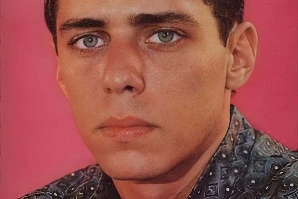 Chico Buarque ganha ação envolvendo meme de álbum em publicidade