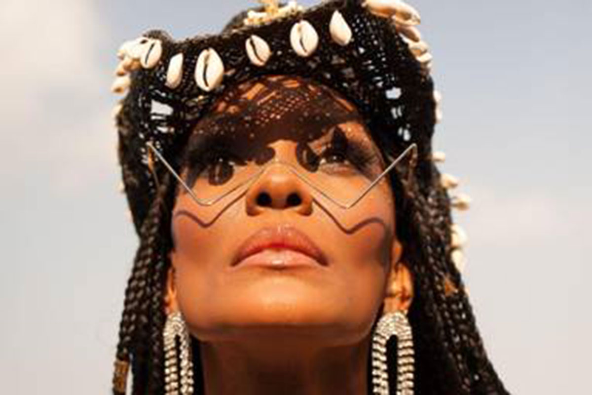 Isabel Fillardis vai lança carreira solo como cantora