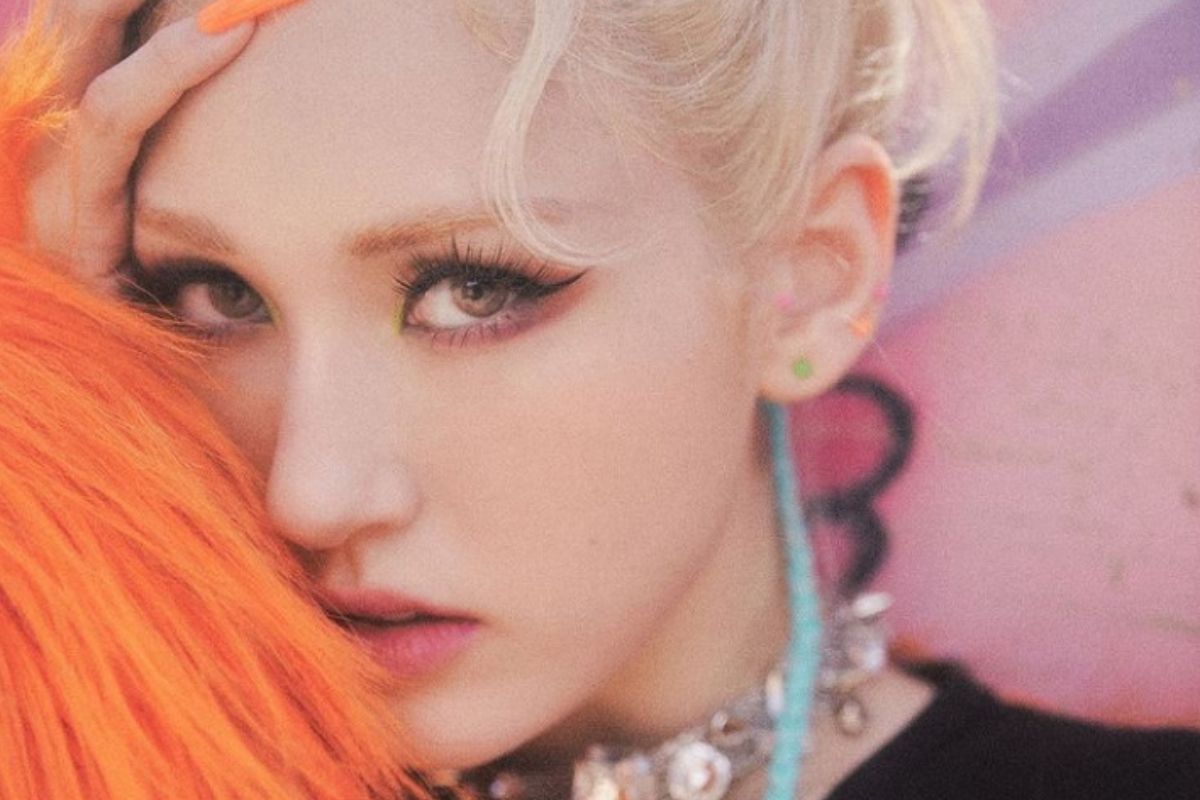 Jeon Somi lança primeiro álbum solo e se vinga de namorado em MV