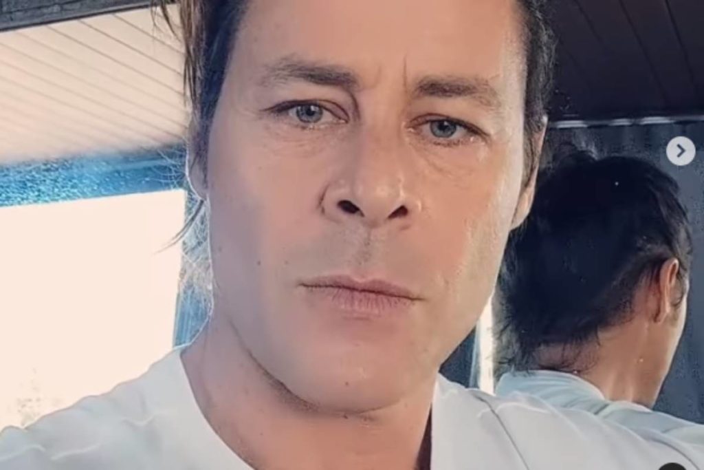 Theo Becker critica Record TV: ‘Não façam a mesma cag*** que eu fiz’