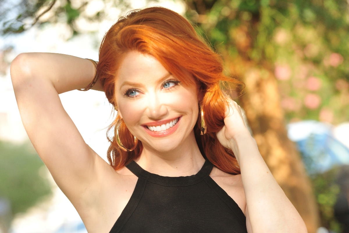 Prestes a estrear na TV Globo, Gabi Petry revela planos para 2022