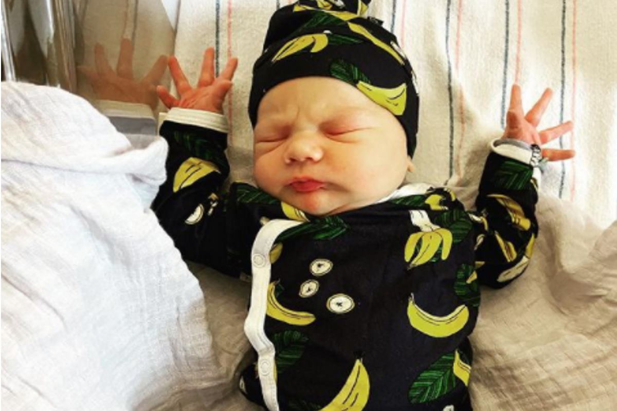 Christina Ricci mostra look fofo da filha recém-nascida - OFuxico