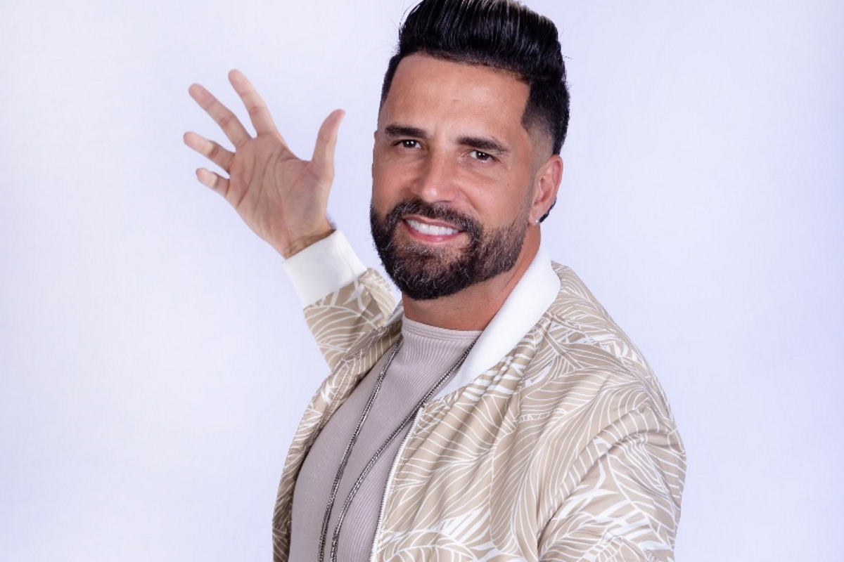 Latino lança música com refrão em libras - OFuxico