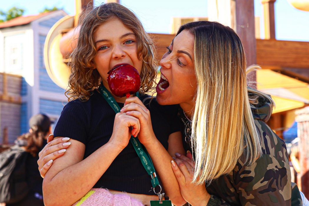 Sheila Mello posa de biquíni e mostra corpo sarado. Veja!