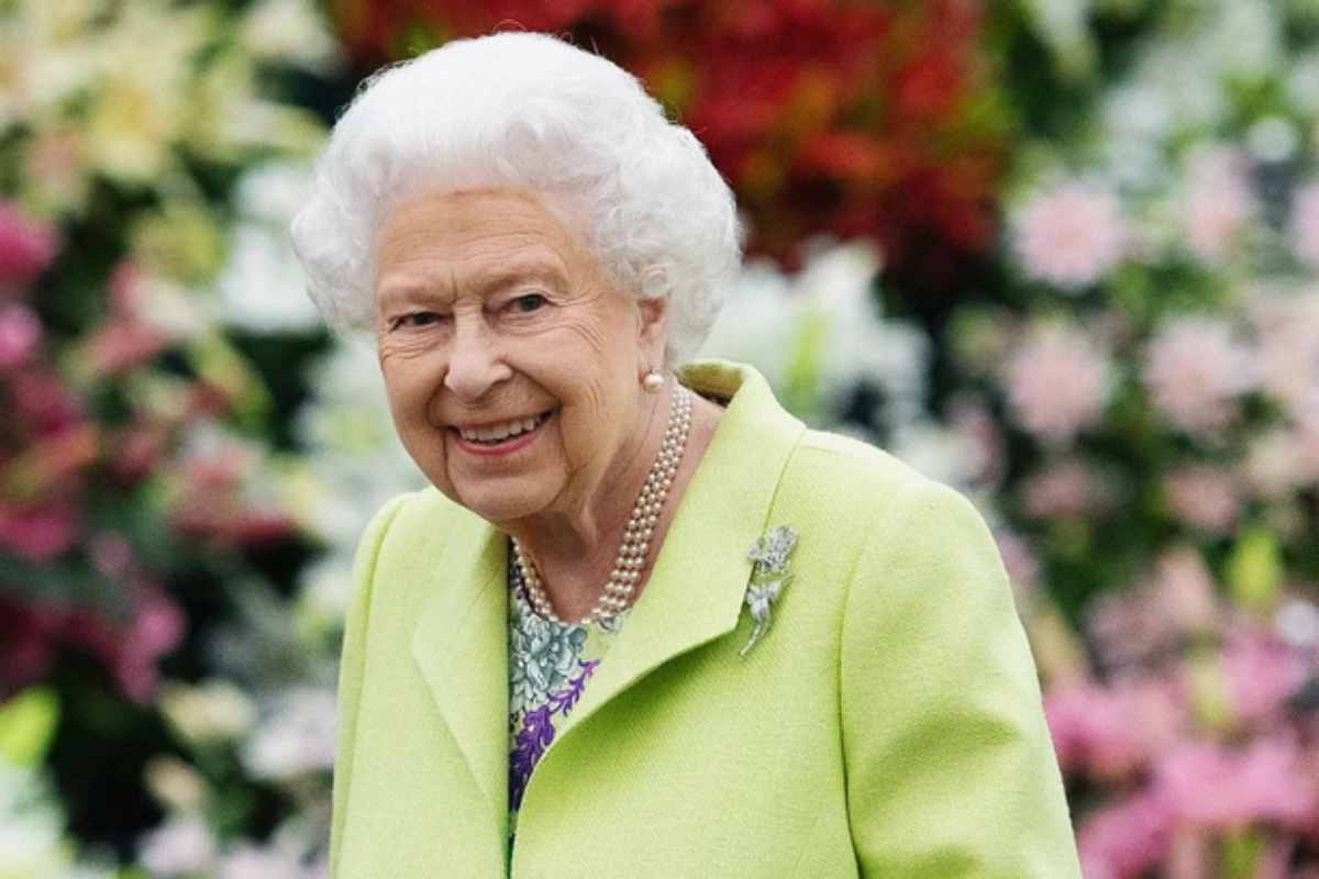 Avião com a Rainha Elizabeth II dá susto ao pousar, devido a tempestade