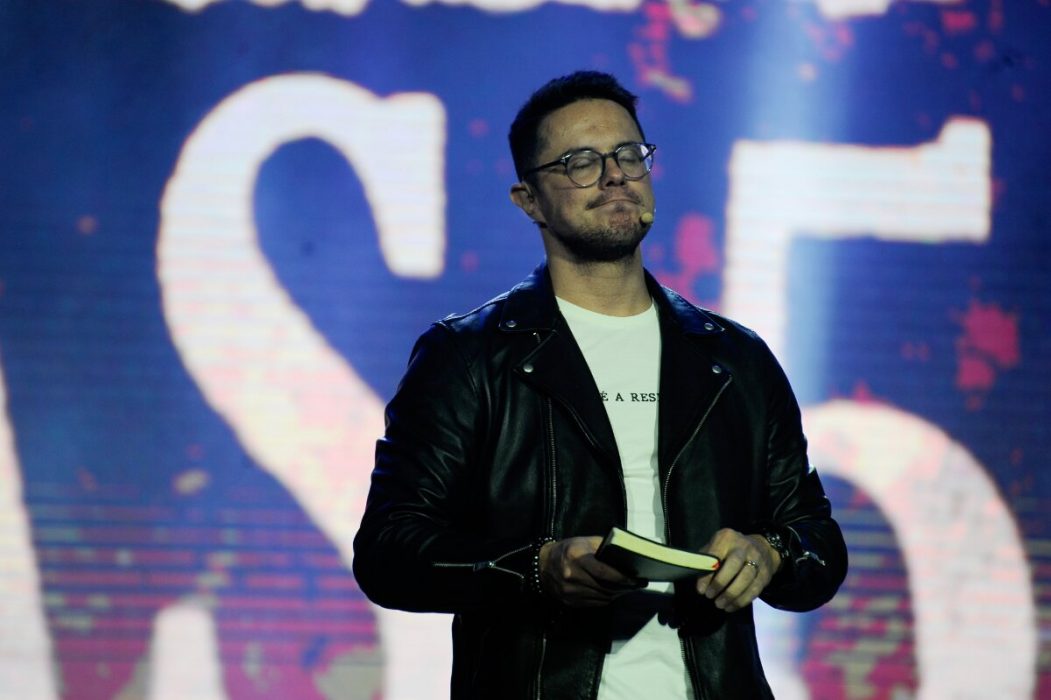 Deive Leonardo leva fé e espiritualidade para a Festa de Peão de Barretos