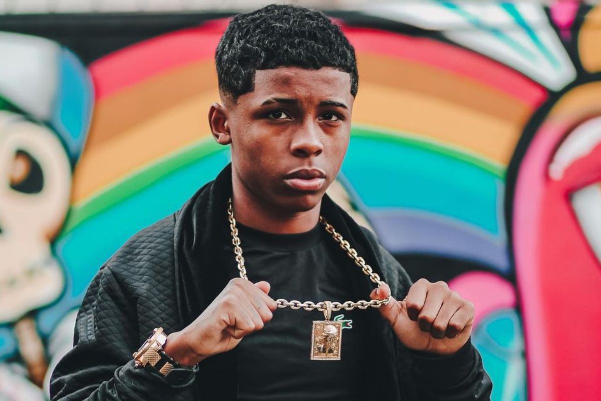 Mc Meno K, de 16 anos, sofre tentativa de homicidio e vai para o hospital