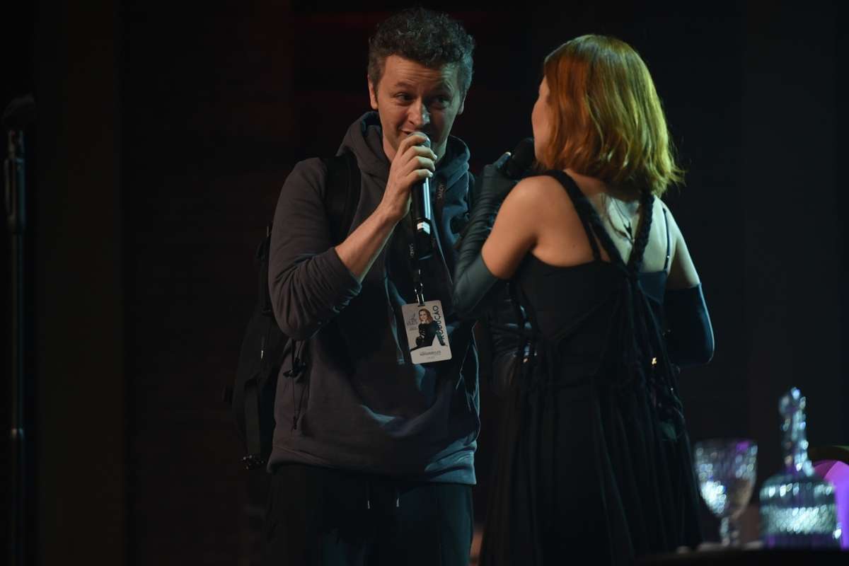 Sandy dá beijão em Lucas Lima durante show - OFuxico