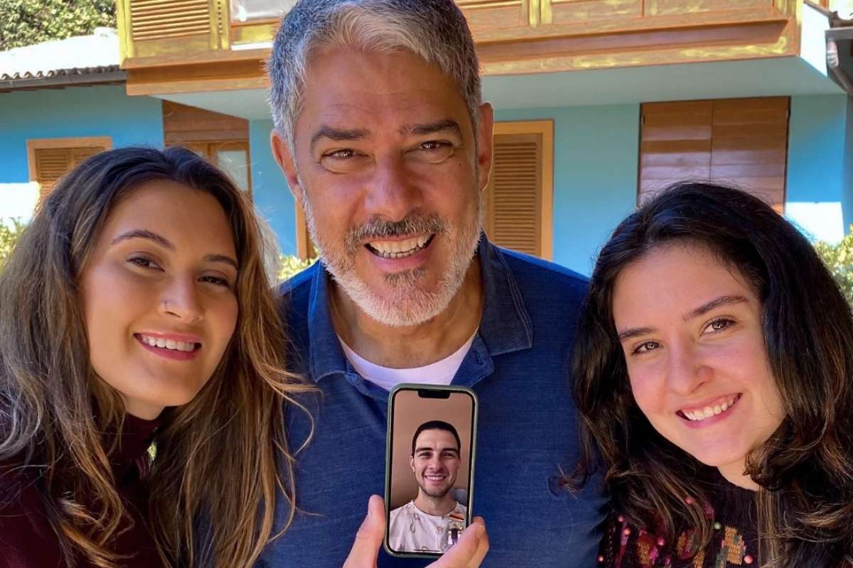 Em clique raro, William Bonner aparece com os três filhos - OFuxico