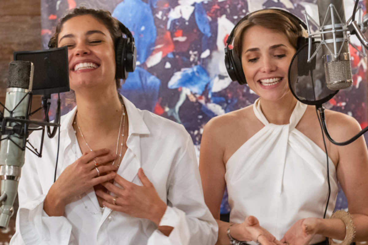Letícia Colin e Sophie Charlotte cantam tema de 'Todas as Flores'