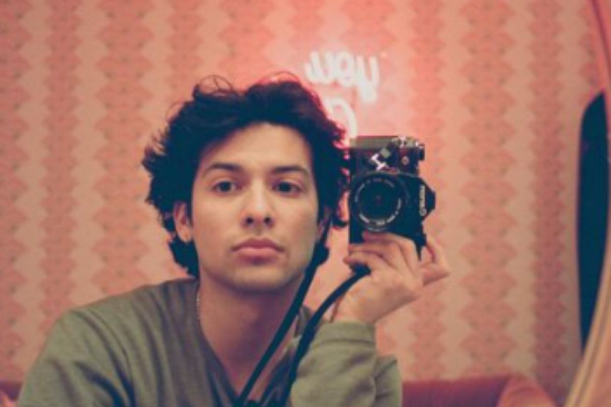 Xolo Maridueña critica representação latina em Hollywood: “Gangue"