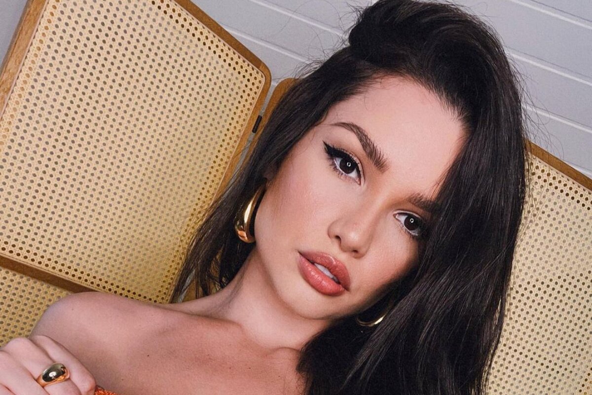 Juliette surge arrasadora com look sensual