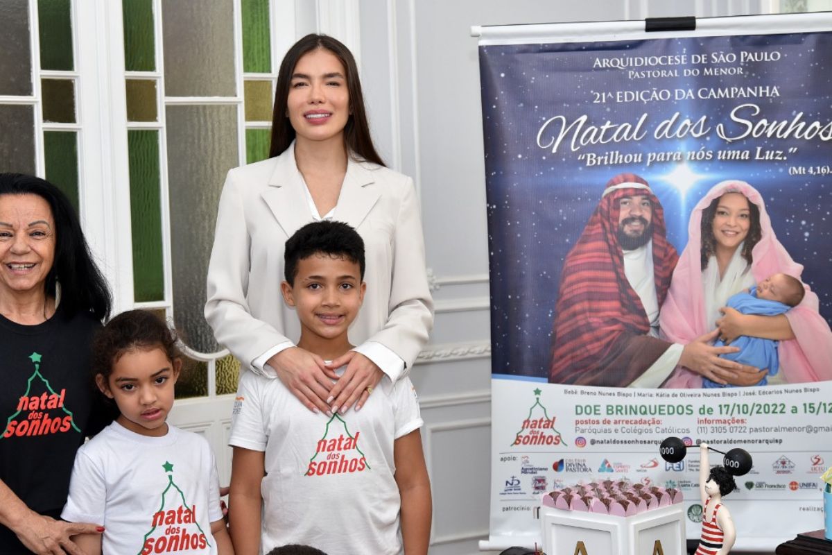 Modelo Sara Cunha participa da maior campanha de natal do Brasil - OFuxico