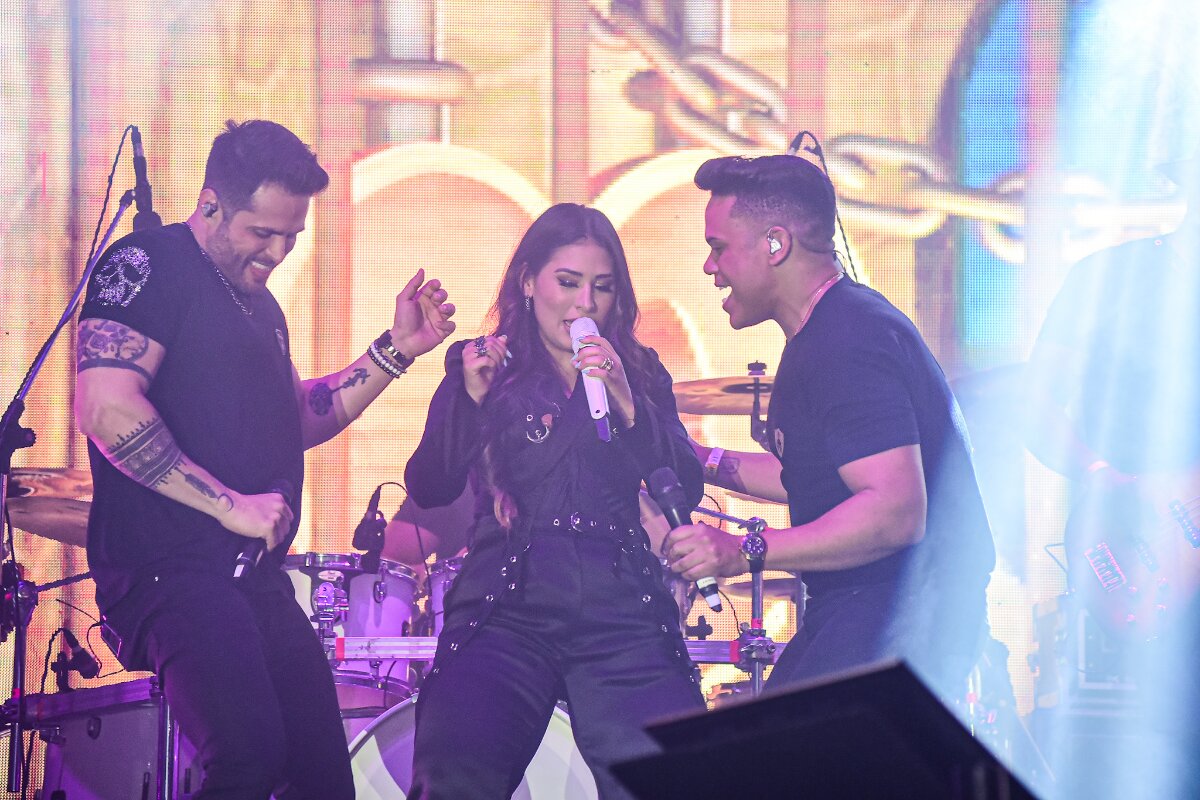 Simone Mendes faz primeiro show após fim oficial da dupla