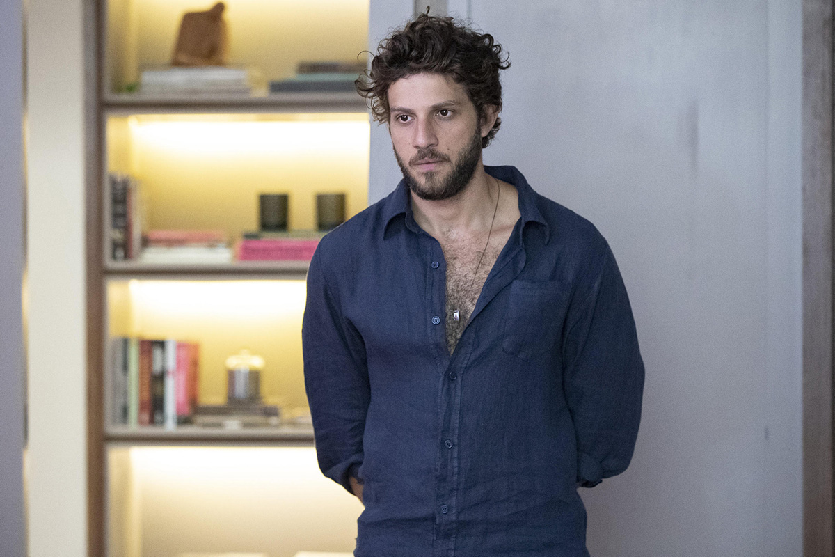 Travessia: Ari decide apoiar Guerra no projeto dos casarões