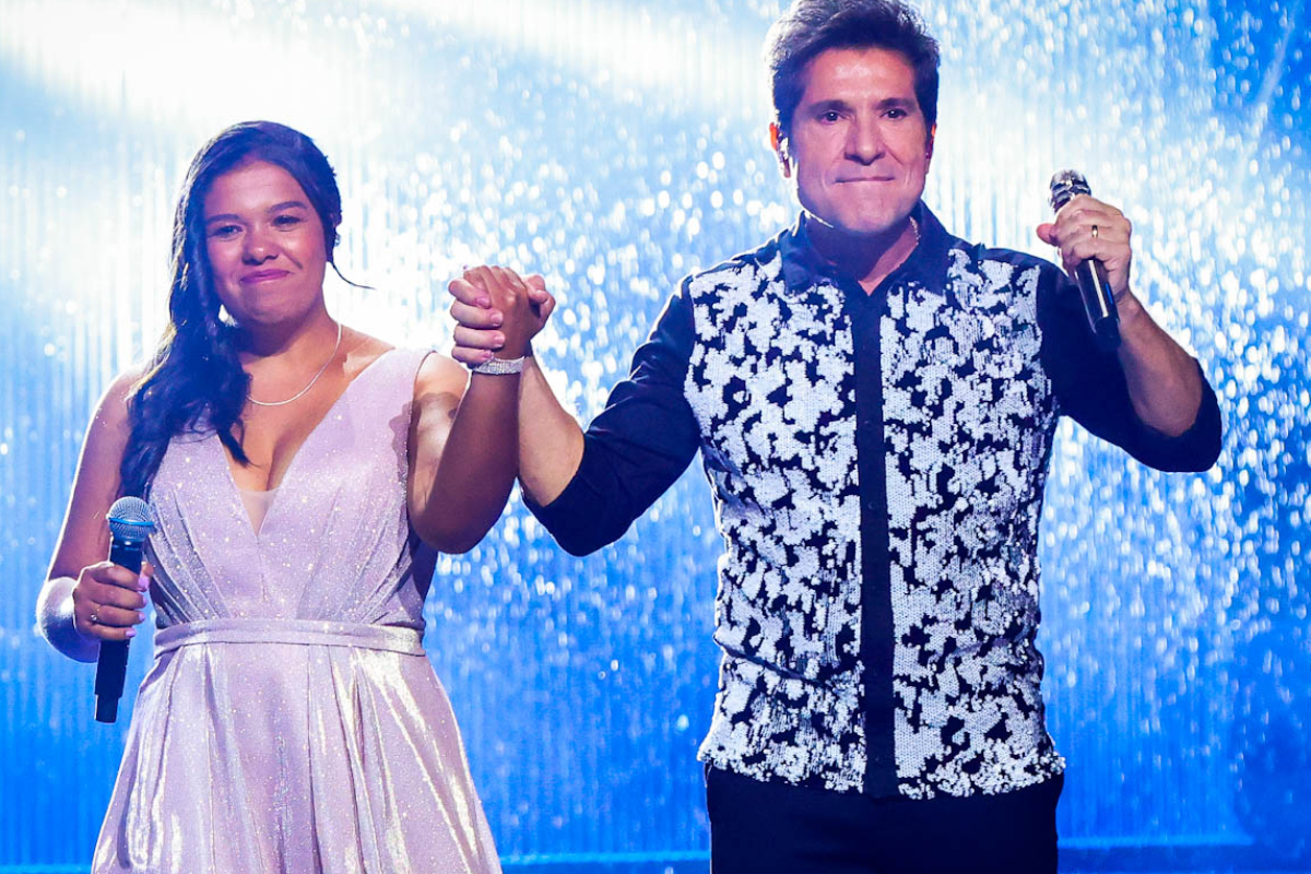 Daniel se emociona ao cantar ao lado da filha de João Paulo