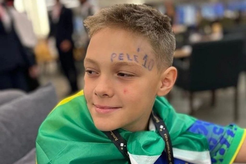Copa do Mundo: Filho de Neymar homenageia Pelé durante jogo do Brasil