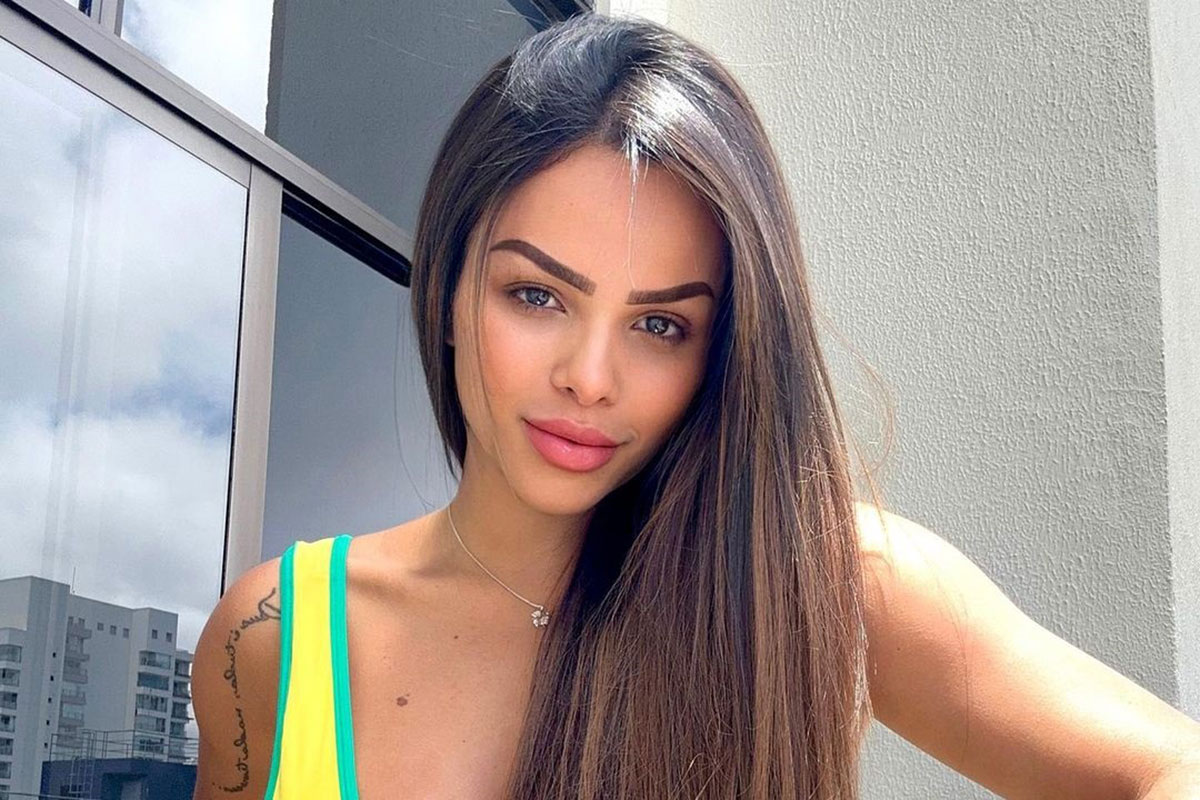 Gabily cai na piscina durante show. Veja o vídeo!