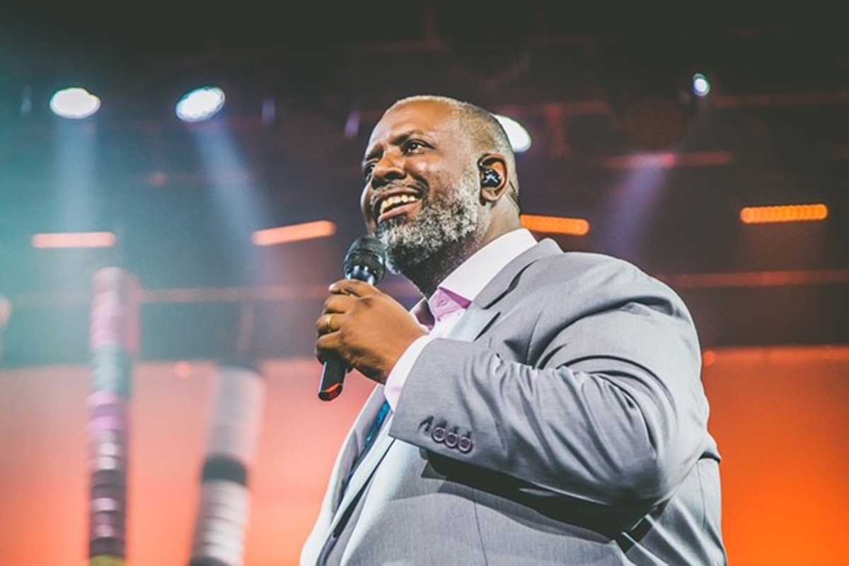 Péricles lança EP com faixas ao vivo