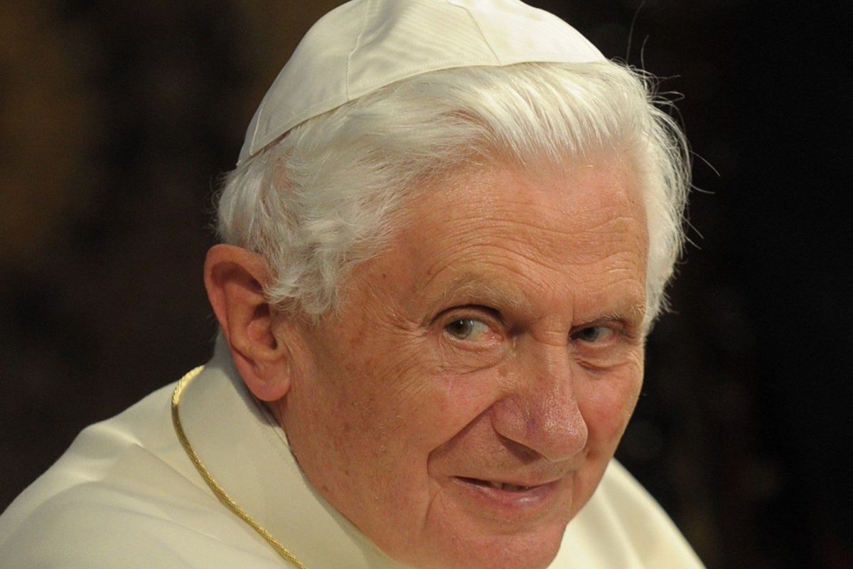 Morte de Bento XVI é destaque na imprensa mundial - OFuxico