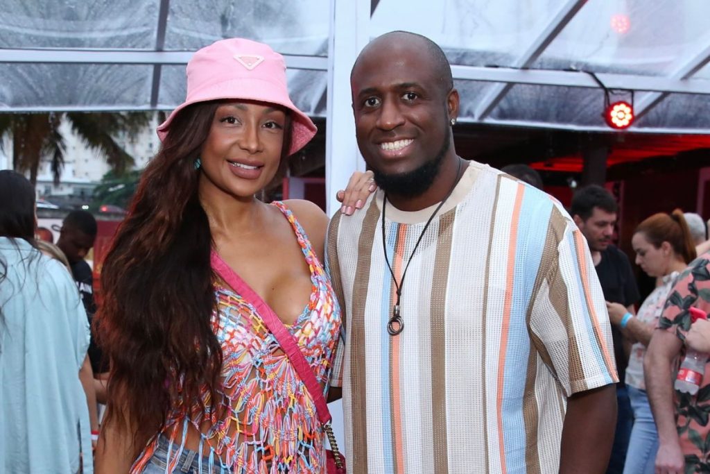 Cleo e mais famosos curtem show de Thiaguinho no 'Tardezinha'. Fotos!