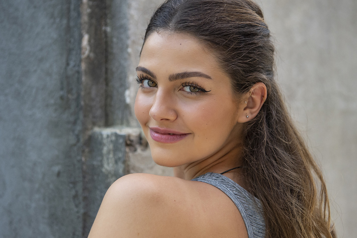 Cara e Coragem: Lou decide fazer parte do grupo de mulheres