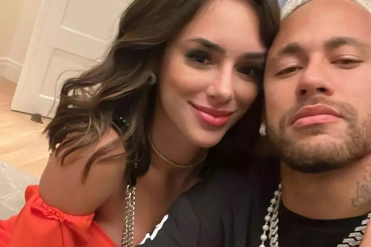 Voltaram? Bruna Biancardi joga pôquer na casa de Neymar