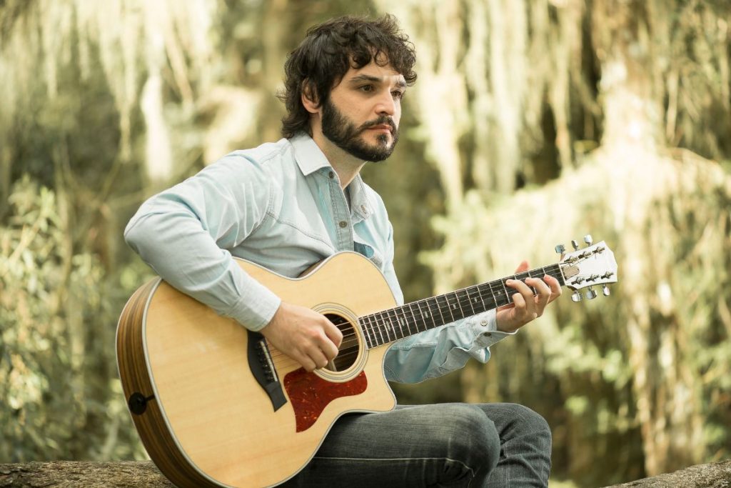 Ator Daniel Siwek lança single 'Despite What You Say' - OFuxico