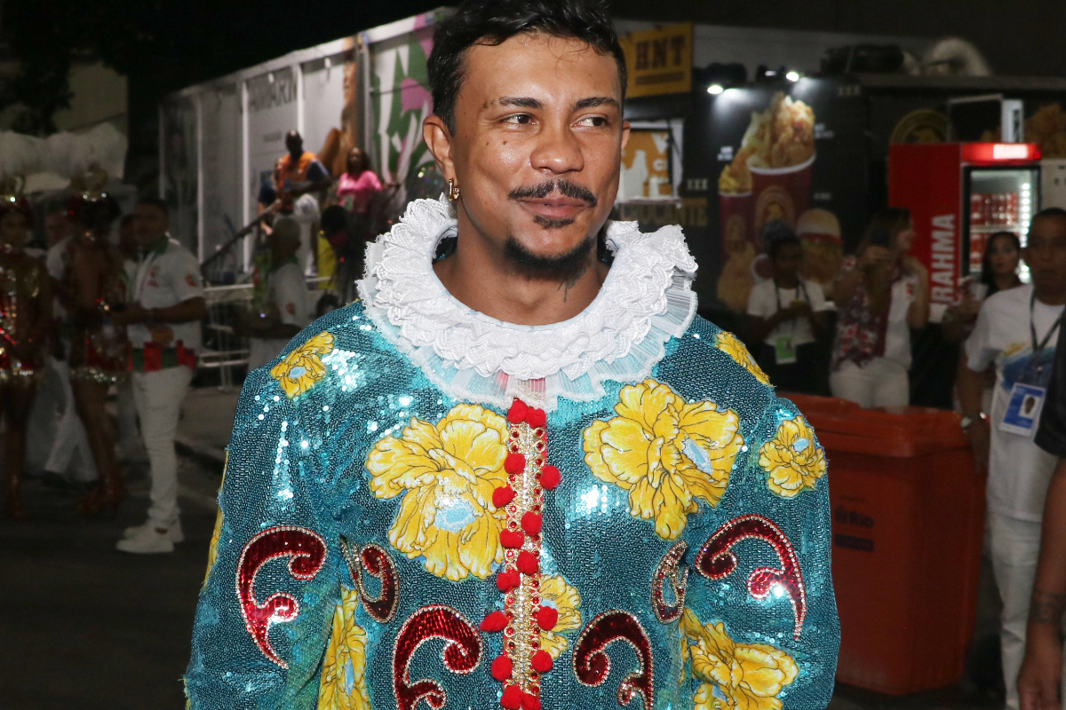 Xamã repete sucesso dos ensaios no desfile oficial da Grande Rio