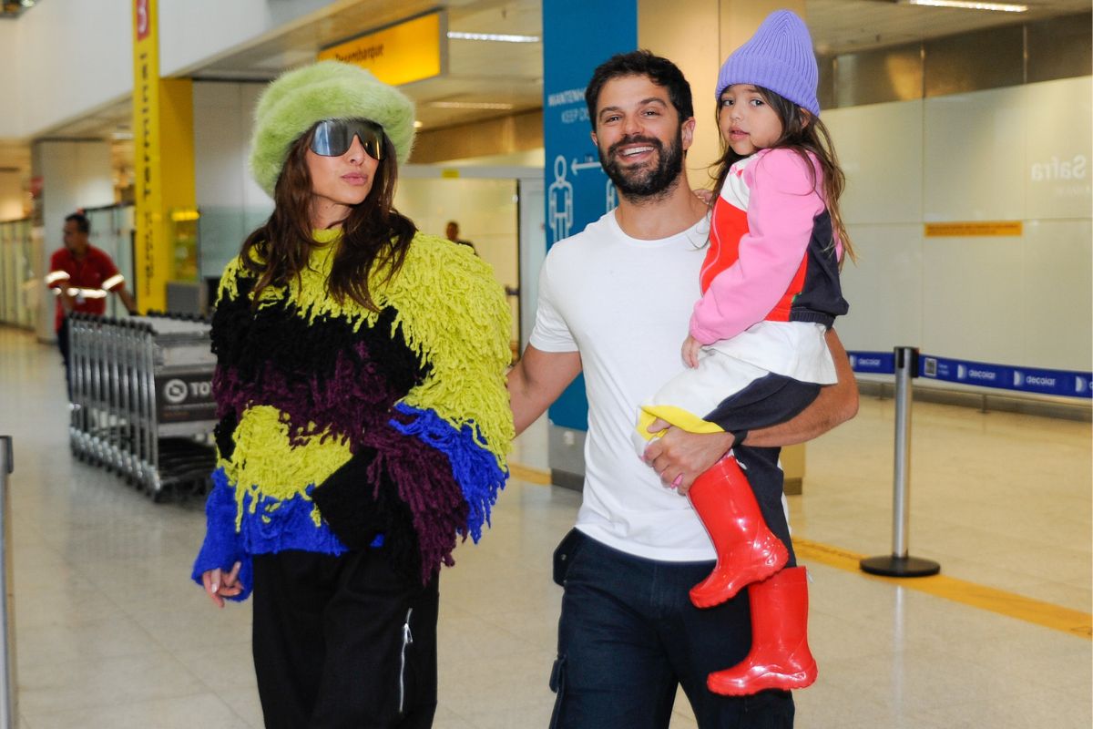 Sabrina Sato e Zoe dão show de estilo em aeroporto de São Paulo