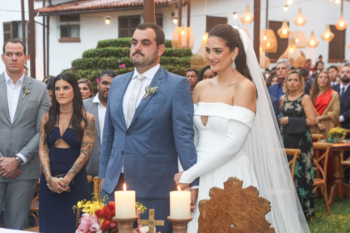 Flávia Alessandra e Otaviano Costa roubam a cena em casamento