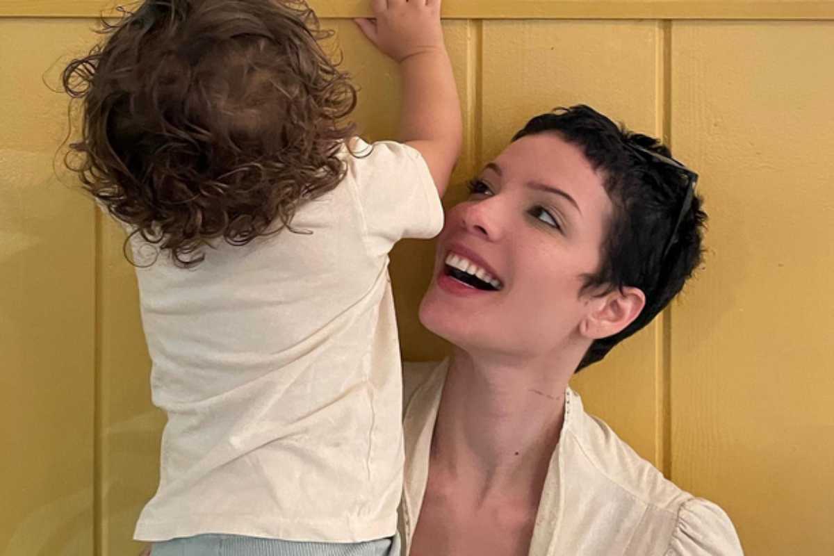 Halsey anuncia fim de relacionamento