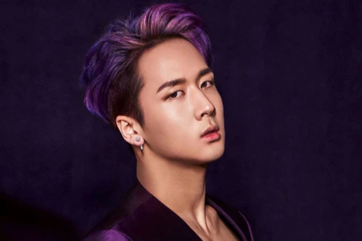 Cantor de K-Pop deixa banda após polêmica em serviço militar