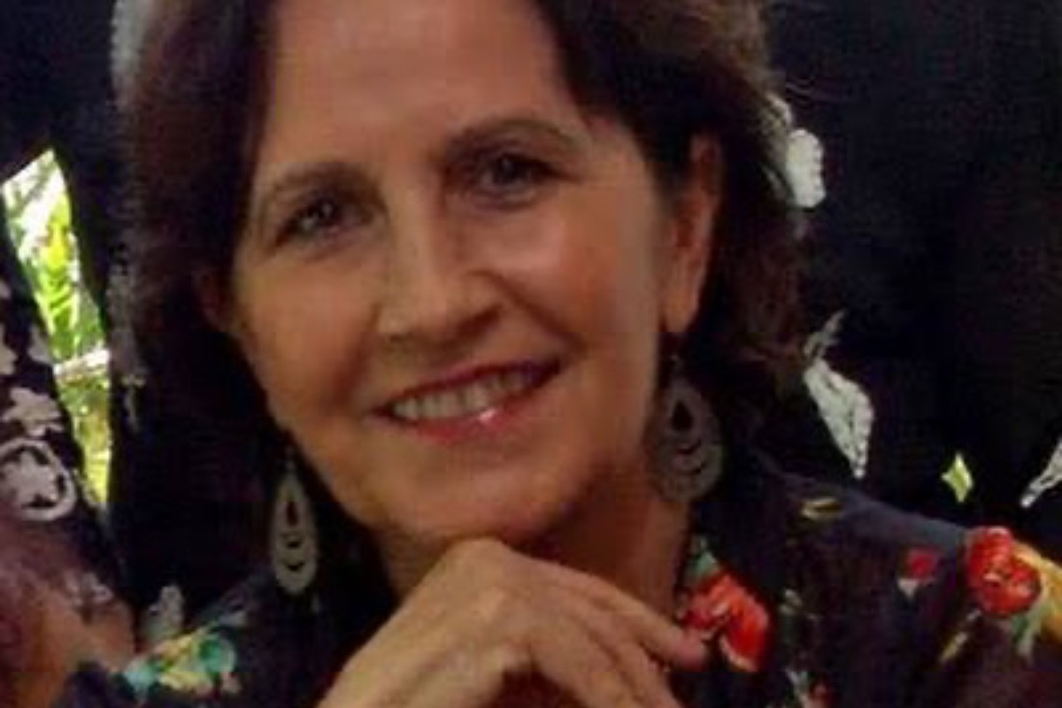 Morre a cantora Cynara, fundadora do Quarteto em Cy, formado por irmãs