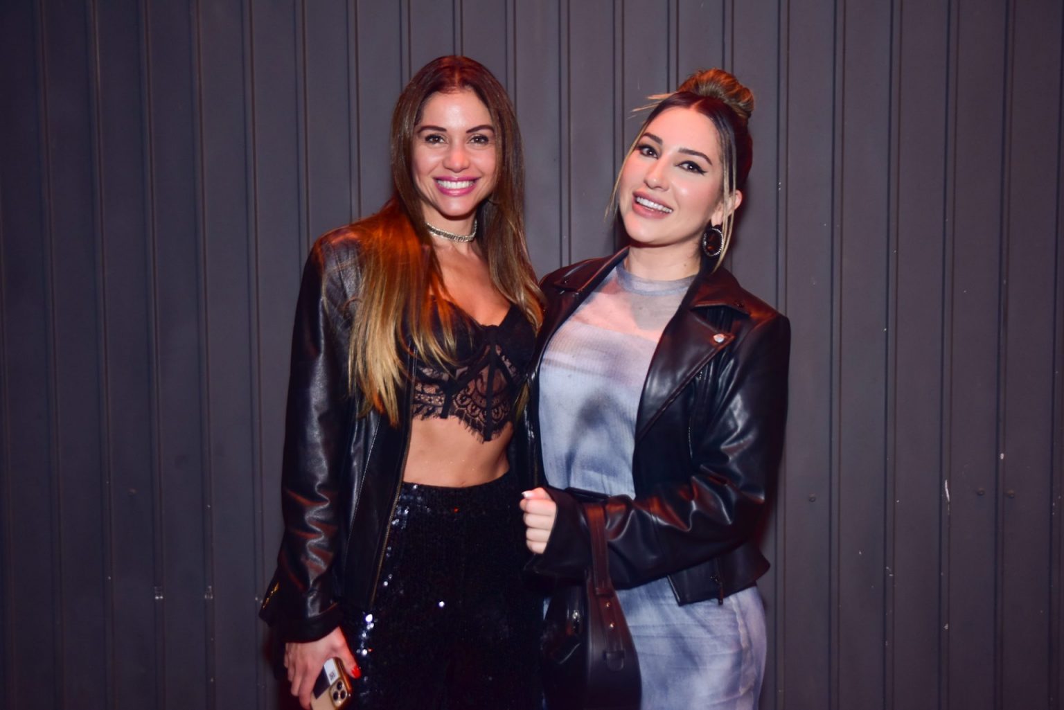 Amanda Meirelles brilha com look preto em evento de grife em São Paulo