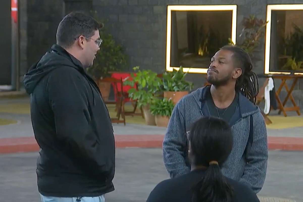 A Grande Conquista: Vai rolar? Erick solta cantada para Cleyton - OFuxico