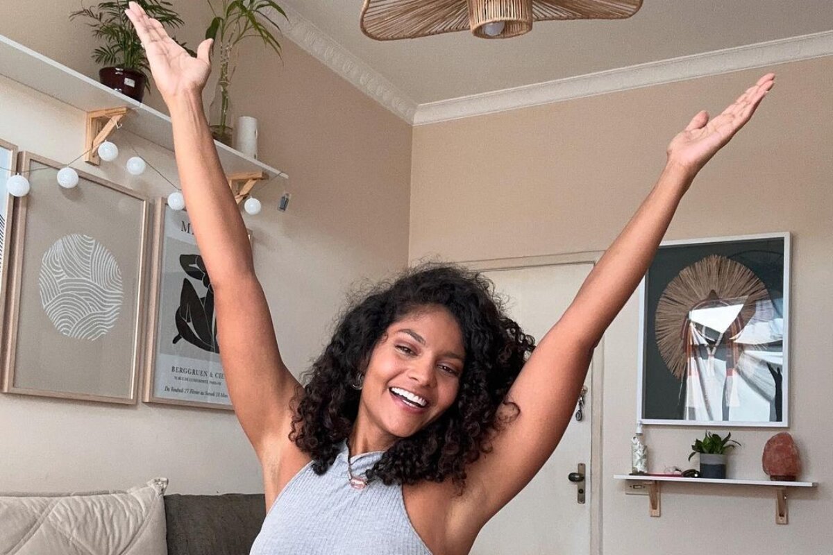 Barbara Reis recebe elogios dos irmãos LaSelva e Cauã se derrete