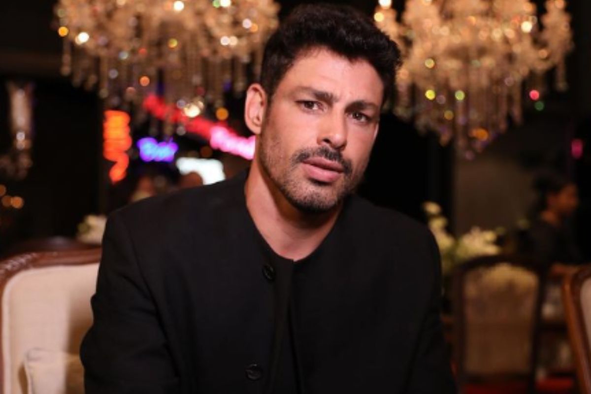 Cauã Reymond comemora 43 anos e mostra beleza na cachoeira. Veja!