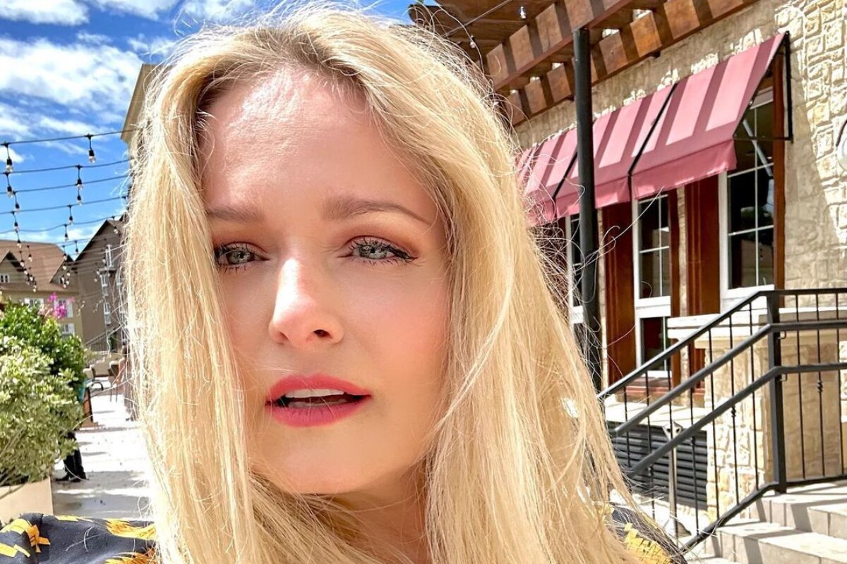 Luciana Vendramini é mais uma vitima de golpistas e alerta fãs