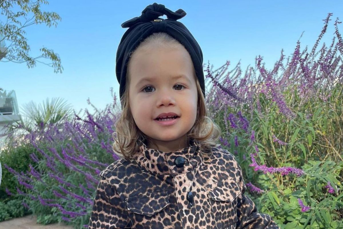 Maria Alice usa look de oncinha e Virginia Fonseca não se aguenta